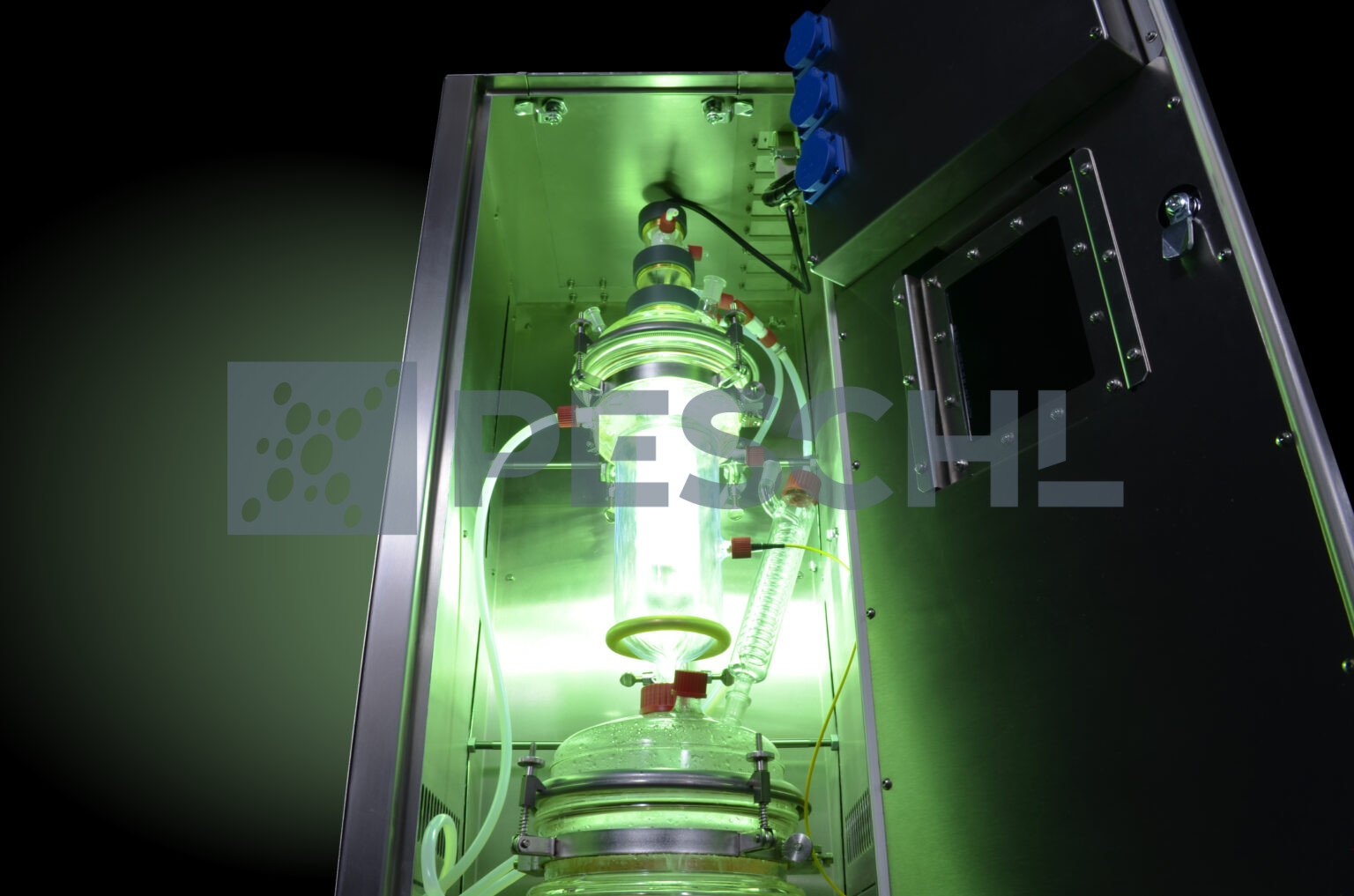 An operationally simple Falling Film Looping Photoreactor